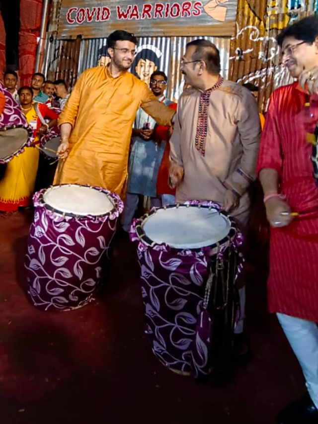 BCCI President Sourav Ganguly Plays Dhaak with Brother Snehashish ...