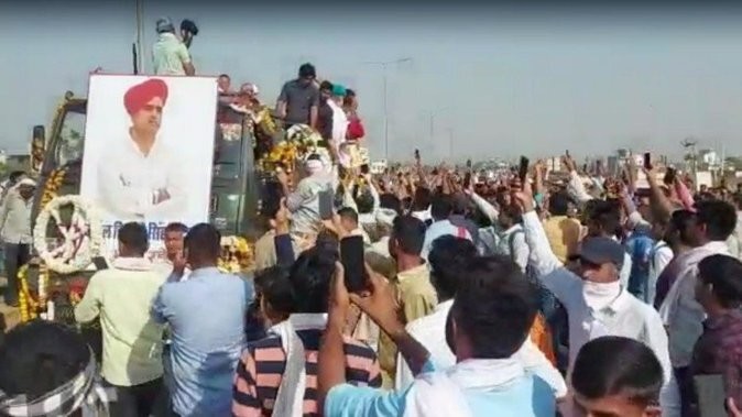 Crowd gathered to bid farewell to Colonel Bainsla, funeral will be held ...