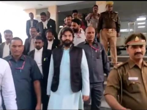 Abbas ansari in chitrakoot jail wife nikhat bano arrested fir against ...
