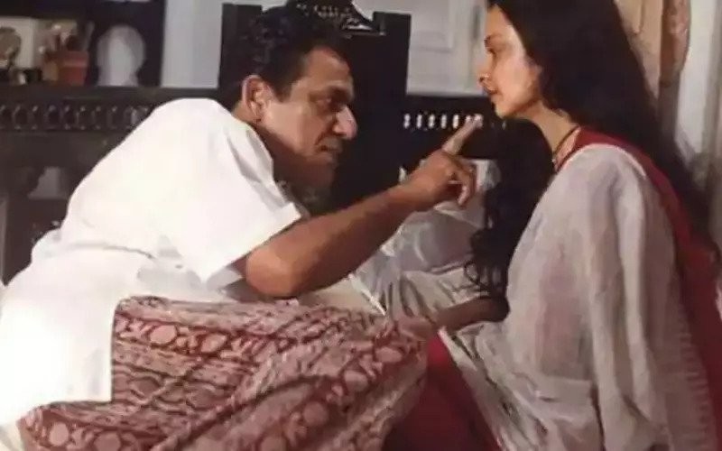 Did om puri rekha really got physical during kursi intimate scene ...