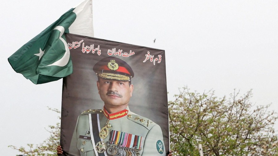 Pakistan Army Chief to Gain Nuclear Command, Judicial Powers Cut