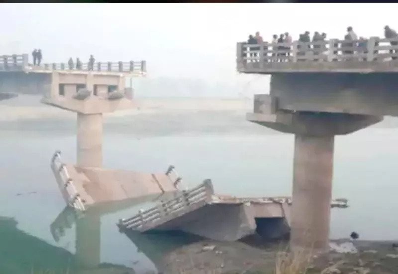 Bihar portion of bridge built across Burhi Gandak River in Begusarai ...