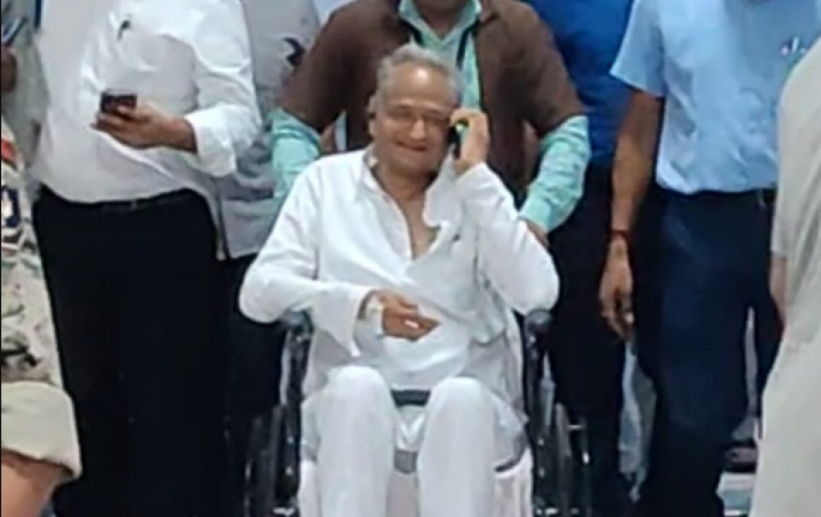 CM Gehlot Health: CM Gehlot injured in both toes – foot slipped while ...