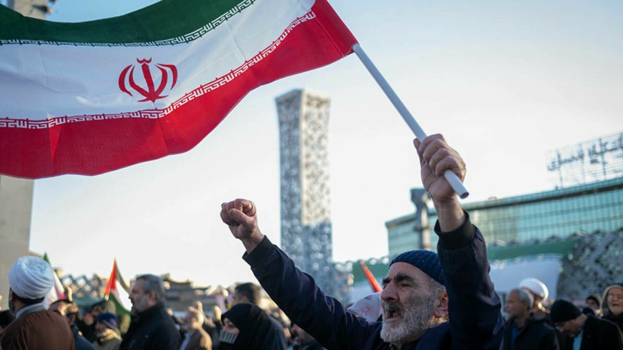 Iran Protests: Economic Crisis, Regime Change Demands