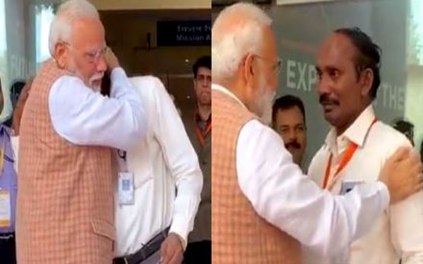 PM Modi Consoled An Emotional ISRO Chief