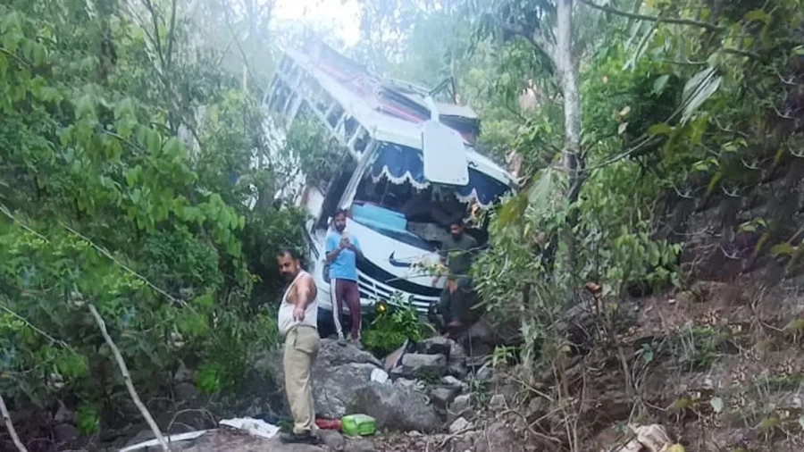 Jammu-Kashmir News: Terrorist attack on a bus of pilgrims going from ...