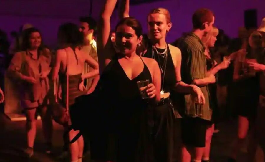 why women who wear less clothing on nights out dont get cold ...