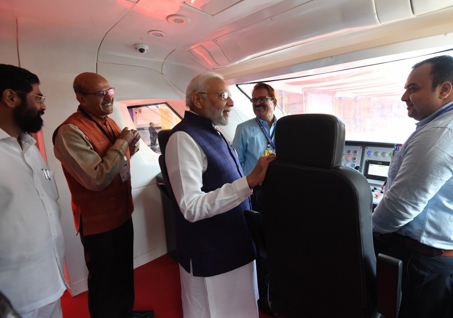 PM Modi Nagpur : PM Modi Inaugurates Nagpur Metro, Flags Off 6th Vande ...