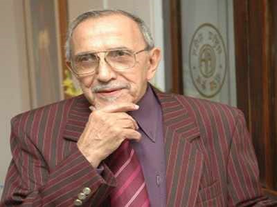 Nawazuddin, Randeep and Mohammed Zeeshan Ayyub pay their last tribute ...