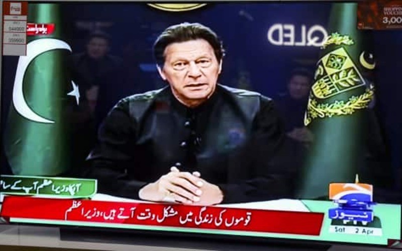 Imran Khan wife Bushra Bibi close friend Farah Khan flees to Dubai ...