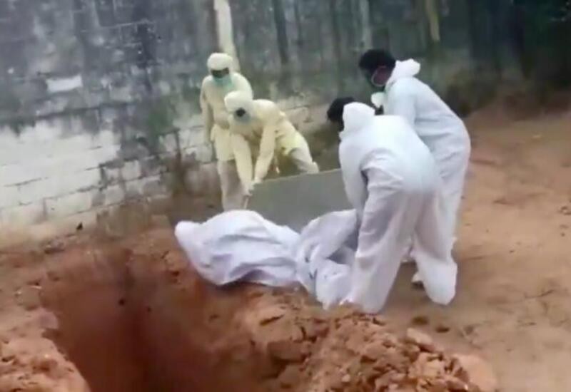 Video shows Puducherry health workers throwing COVID-19 victim's body ...