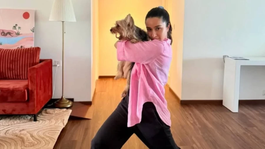 Shraddha Kapoor & Shakti Kapoor Hospital Visit: Paparazzi Clash