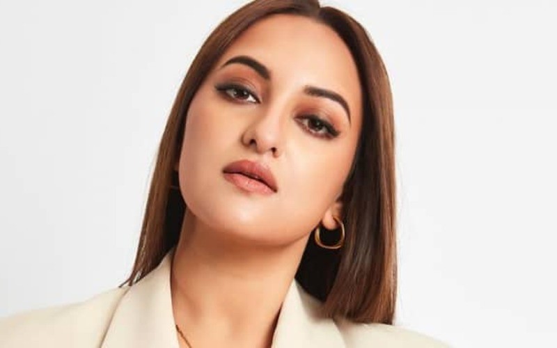 Sonakshi Sinha slapped comedian in court Watch videdo Web show Case Toh ...