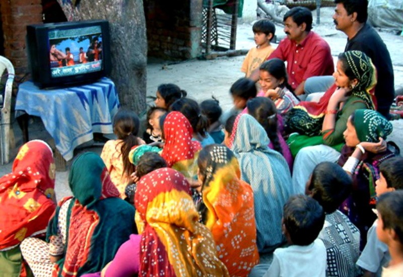 World Television Day: The first television was made in 1924 of ...