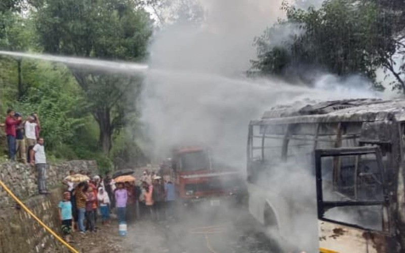 Gujarat pilgrims bus caught fire going to char dham yatra 21 passengers ...