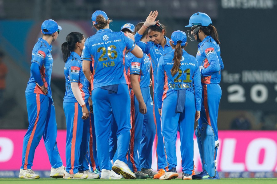 WPL 2023 : Mumbai Indians started with a win, Harmanpreet made records ...